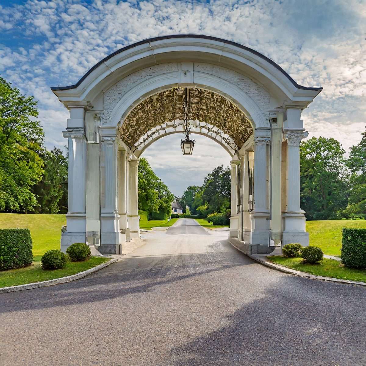 12 Stunning Driveway Entrance Ideas to Welcome You Home