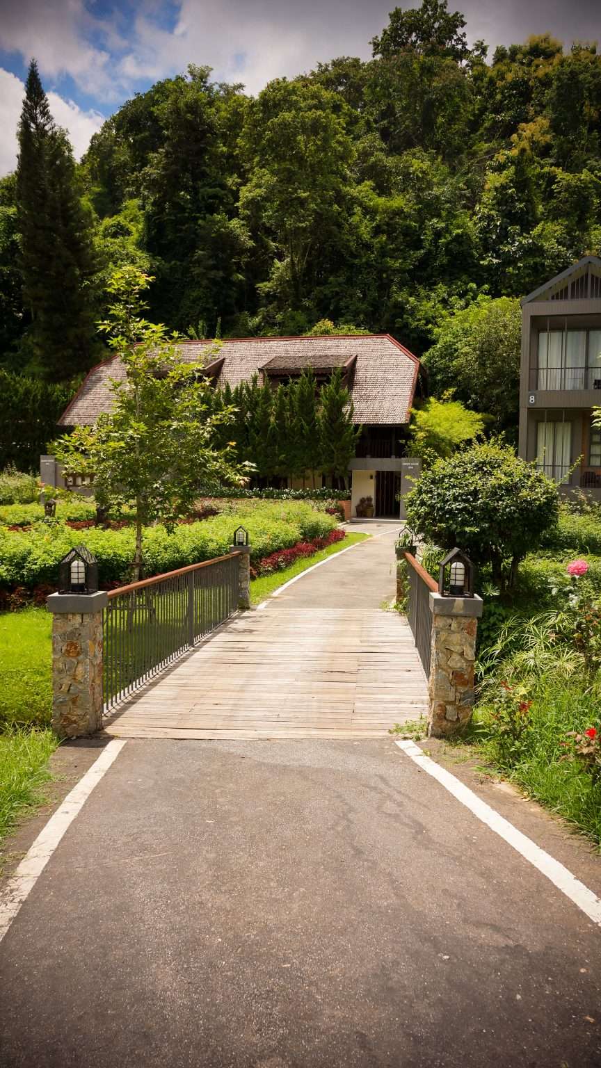12 Stunning Driveway Entrance Ideas to Welcome You Home